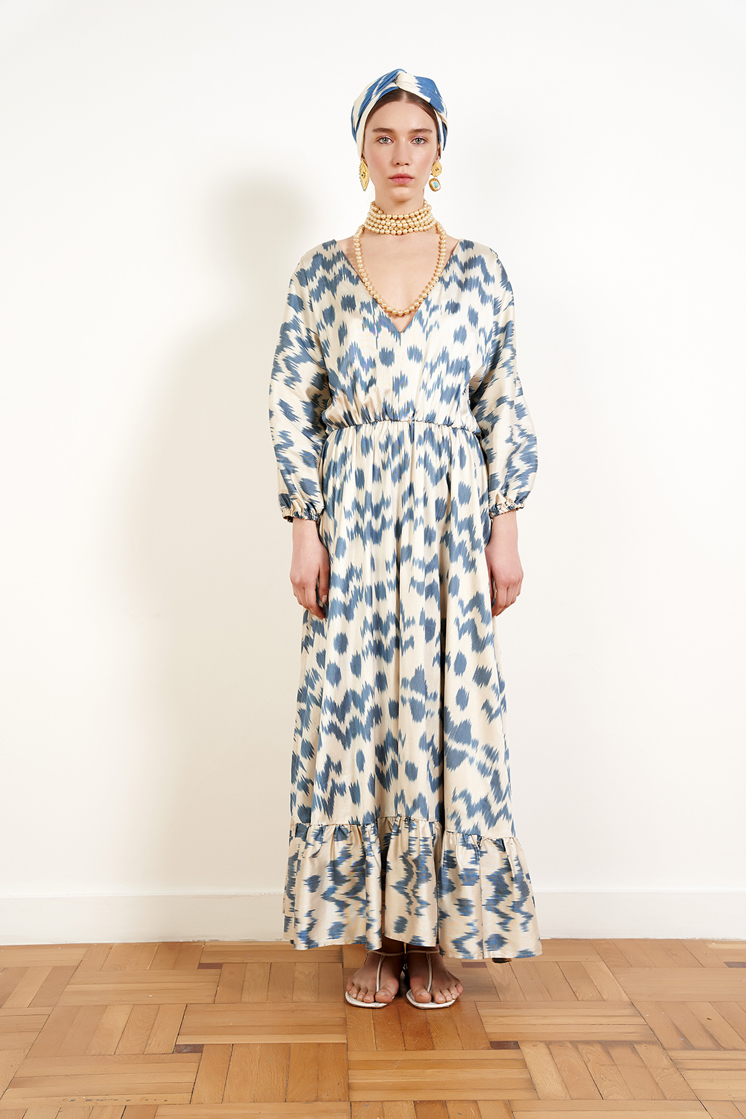 DEBBIE DRESS IN NAVY / BEIGE SPOTTED SILK IKAT - Punicana